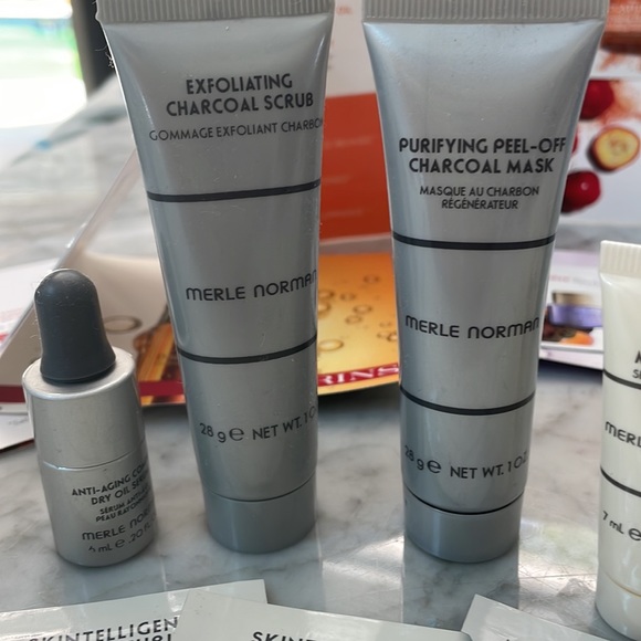 Estee Lauder | Skincare | Ester Lauder Cosmetics Bag With Various ...